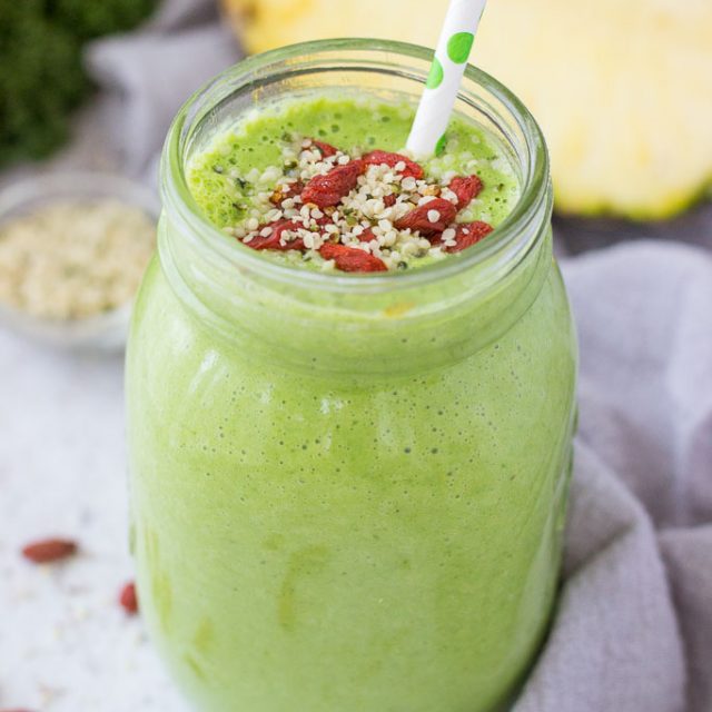 Kale Pineapple Smoothie - Healthy creamy deliciousness!